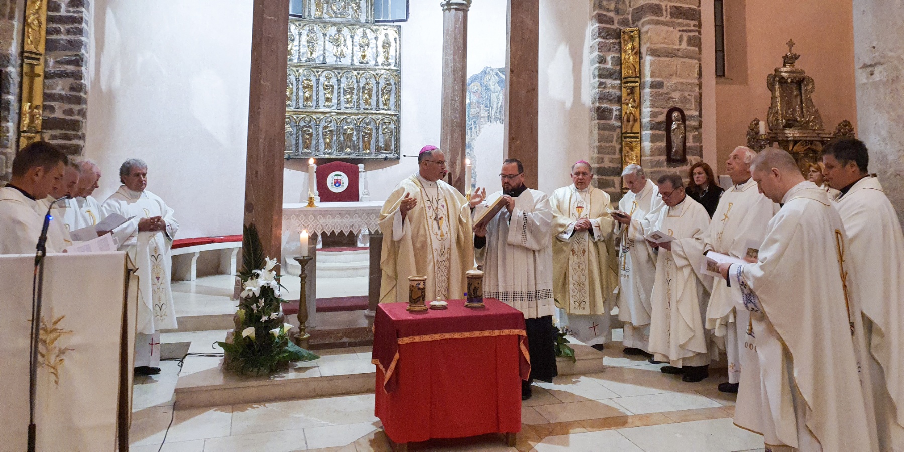 Misa posvete ulja « Kotorska biskupija